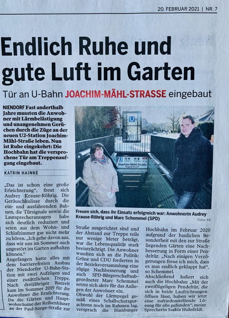 Geschafft: Tür für den Treppenaufgang Joachim-Mähl-Straße eingebaut ...